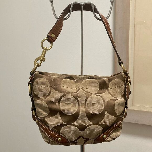 Coach | Bags | Coach Carly Hobo Style Shoulder Bag In Signaturecanvas ...